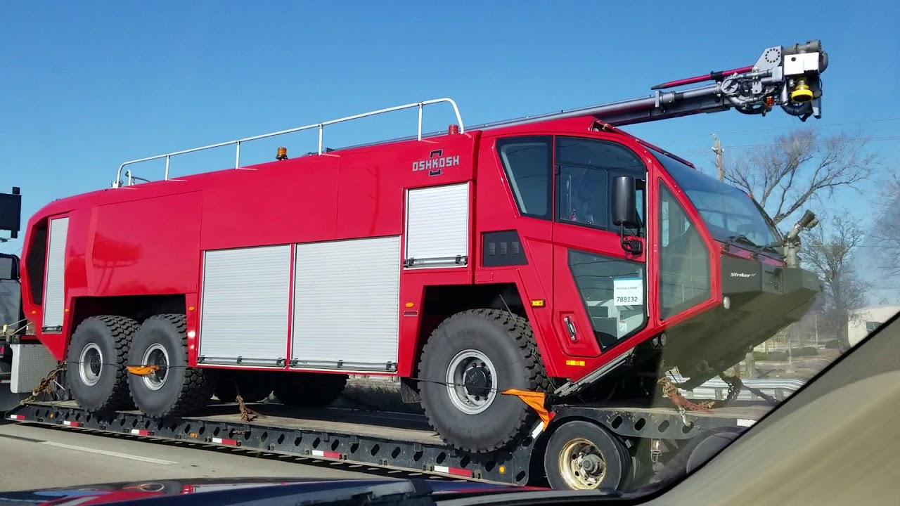 Towing of a Fire Truck | OSHKOSK Striker 3000 | Freightliner Heavy ...