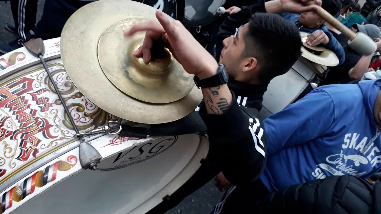 Bombo con Platillo - Murga - #ElArteCallejeroNoEsDelito - YouTube