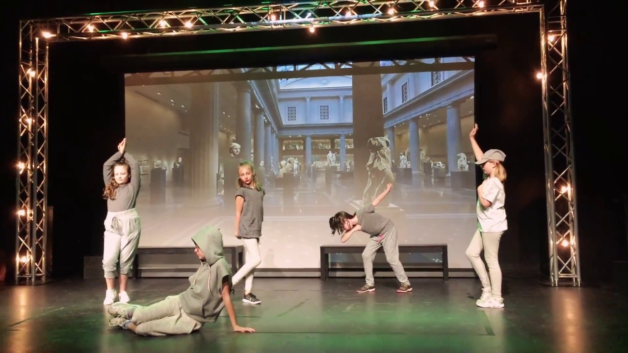 Night at the Museum Hip Hop performance - YouTube