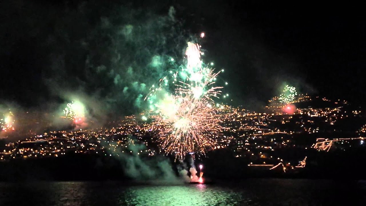 New years eve.Funchal, Madiera Fireworks 10 minutes long - YouTube