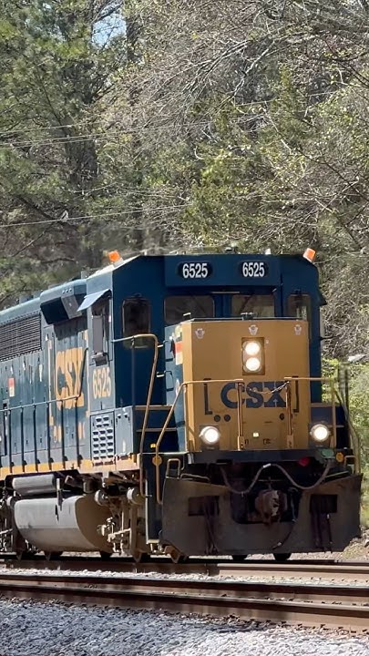 CSX #6525 & #2740 pulling grain cars past storage track - YouTube