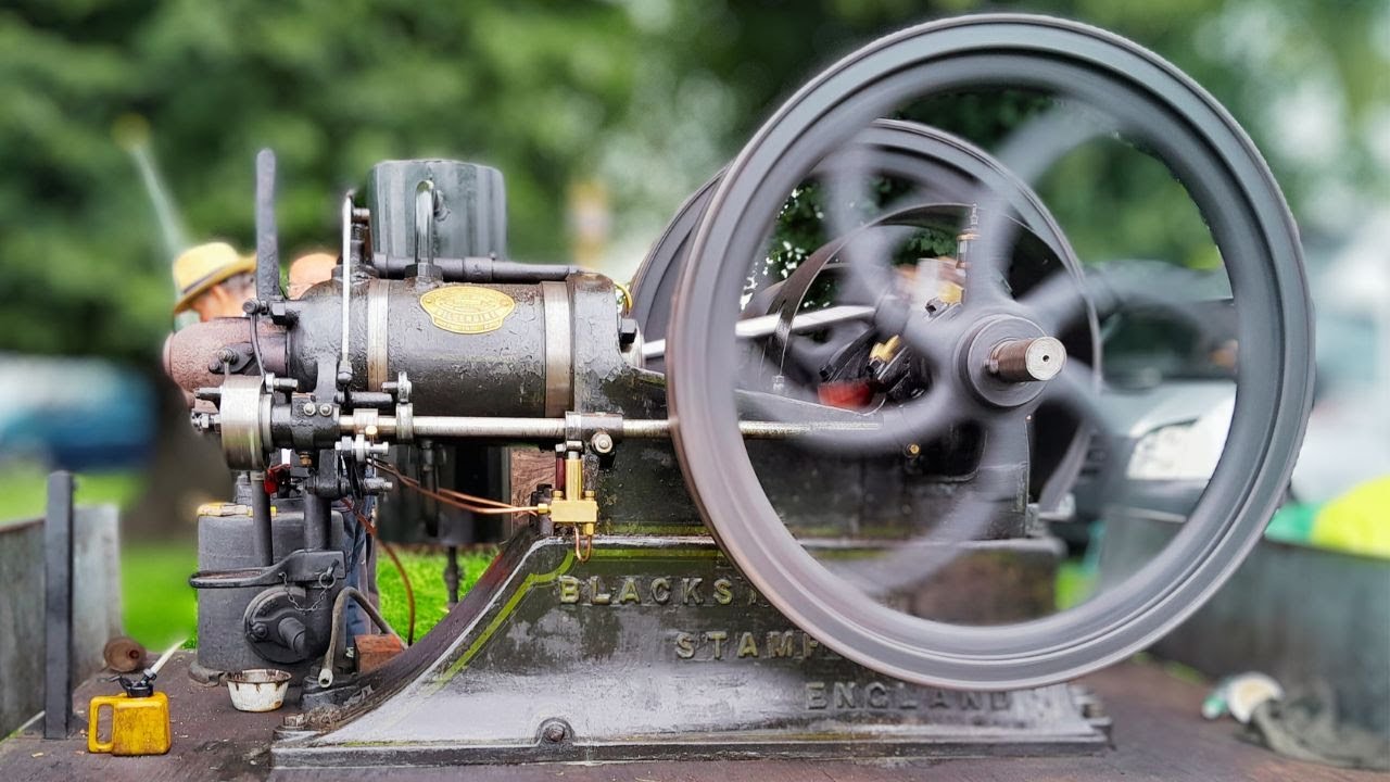 1920 6 1/2HP Blackstone oil engine - YouTube