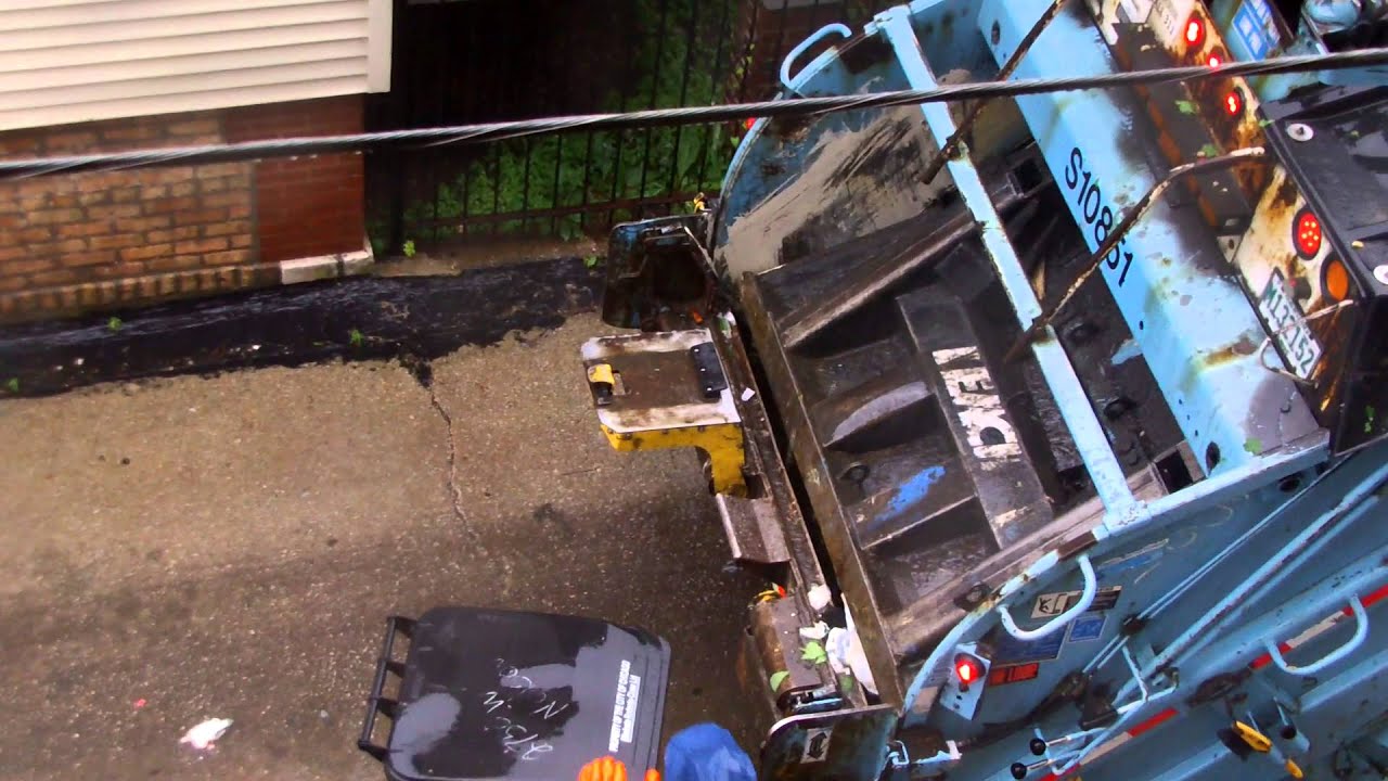 Wednesday Morning Garbage Pick Up - YouTube