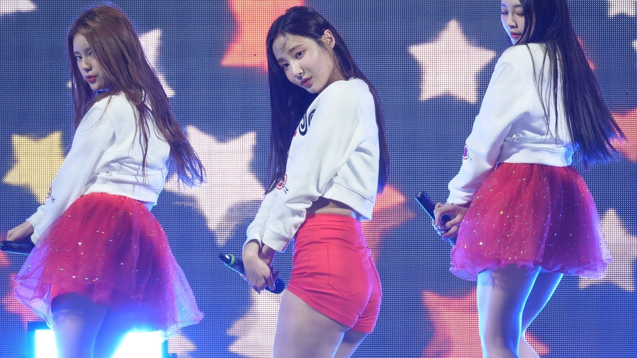 [4K] [180401] 모모랜드 MOMOLAND (연우) - 뿜뿜 BBoom BBoom (수원 kt wiz 시민 서포터즈 ...