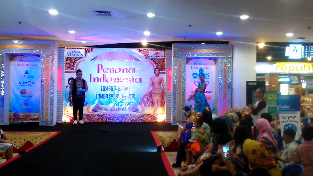 Batik Glamour di Plaza Madiun 2017 - YouTube