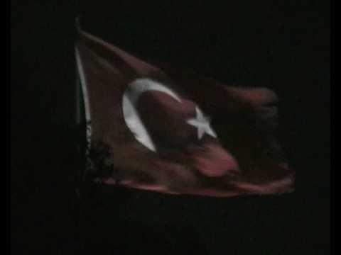 ORDU BOZTEPEDE DALGALANAN ŞANLI BAYRAK