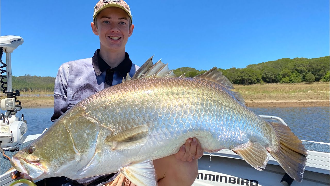 Catching giant Barra in Tinaroo dam 110cm - YouTube