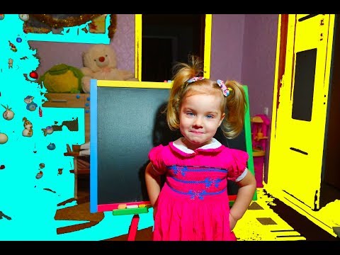 Lily yaramaz ve anne babası evde değilken uğraşıyor Lili SHOW