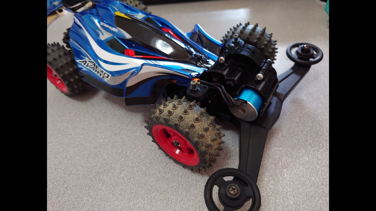 ラジコン、SU 01エアロアバンテのFF仕様の紹介 - YouTube