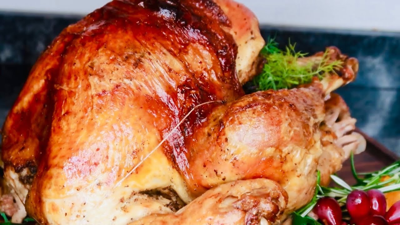 HOW TO MAKE THE BEST JUICY OVEN ROASTED THANKSGIVING TURKEY - YouTube