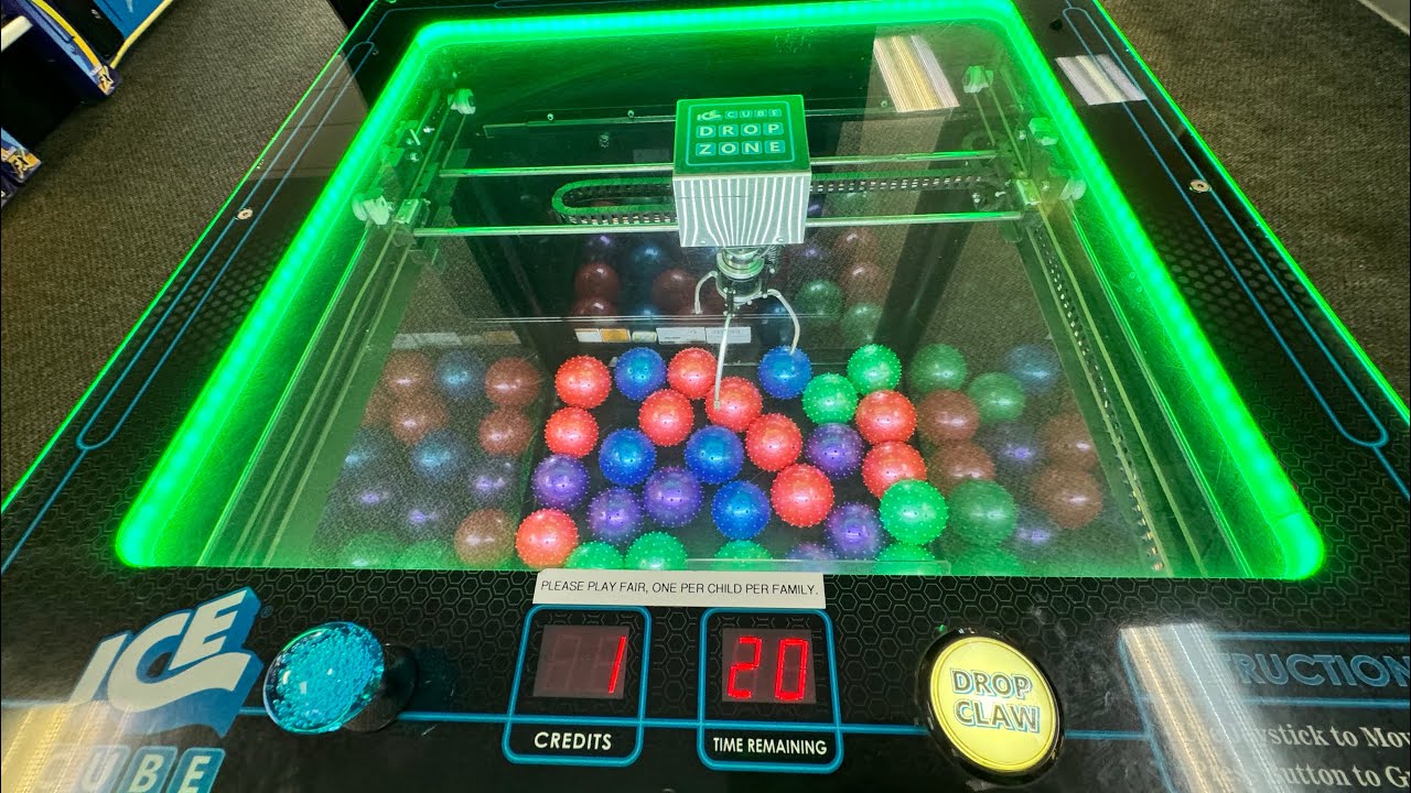 Chuck E. Cheese Claw Machine Game Play | Chuck E Cheese’s, Honolulu, O ...