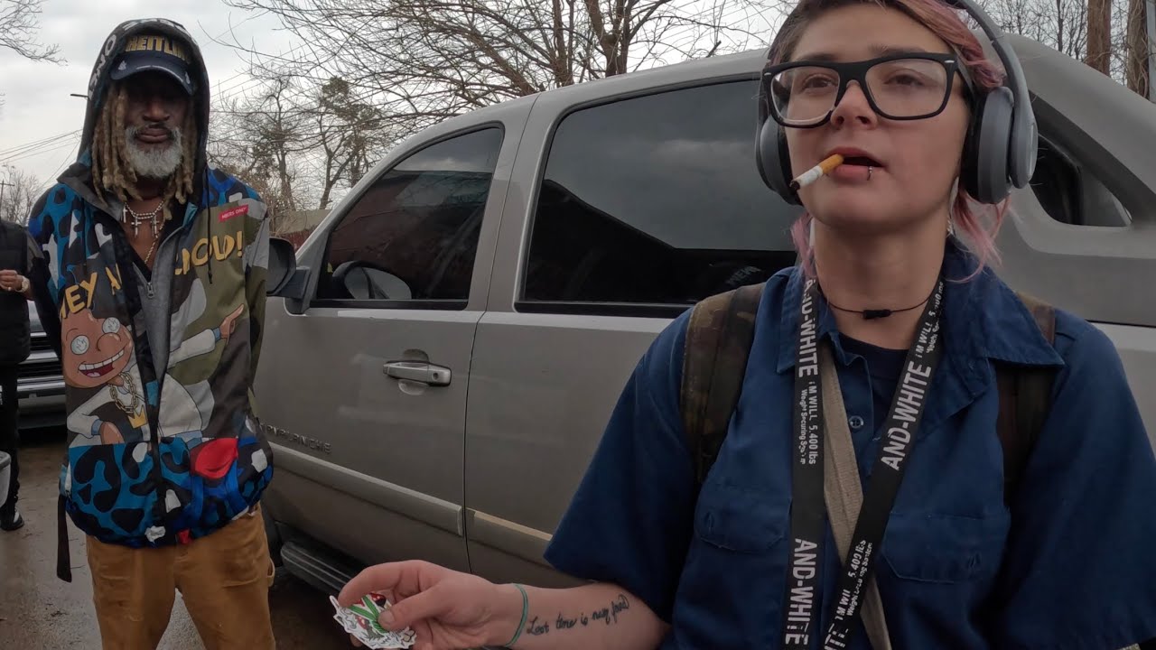 YOUNG 24 HOMELESS GIRL STUCK ON BLUES - YouTube