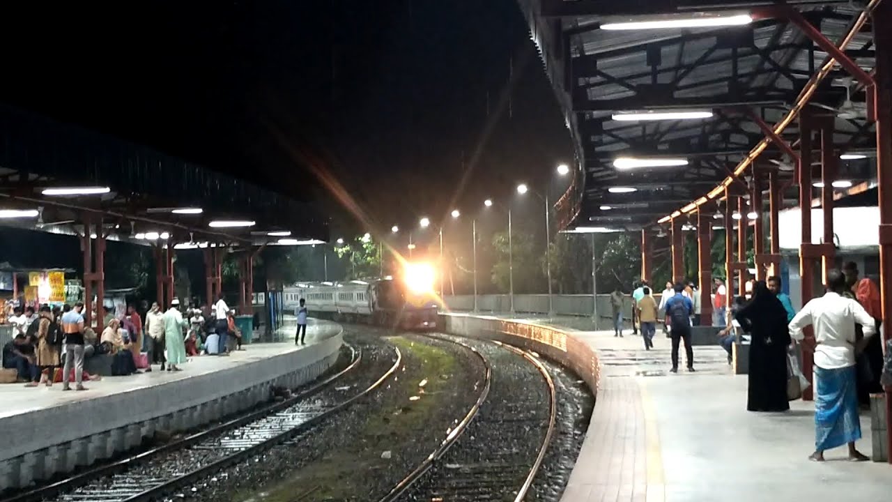Night king 748 Simanta Express train Beautiful cave Entry in Poradah Railway Station - YouTube