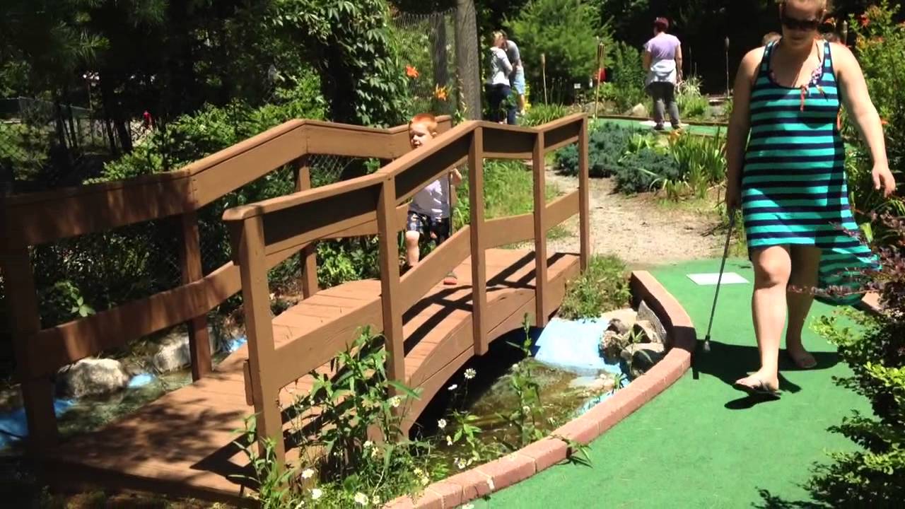 Brook play mini golf for the first time - YouTube