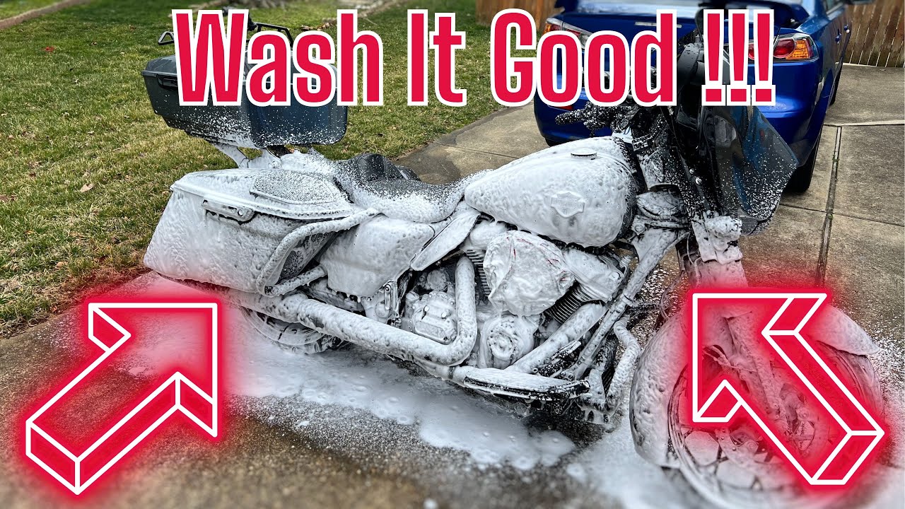 How to Wash a Motorcycle | Harley-Davidson Street Glide Style - YouTube