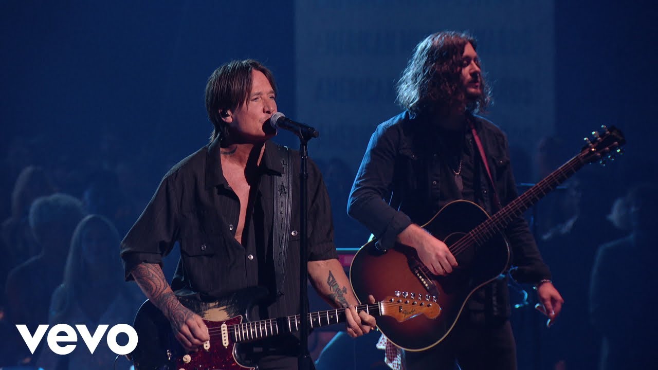 When Keith Urban walked onto the stage at the 52nd American Music ...