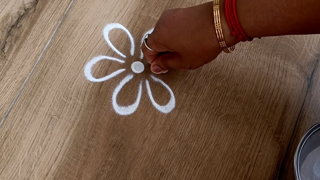 Easy & simple side border designs | Cute rangoli designs for beginners ...