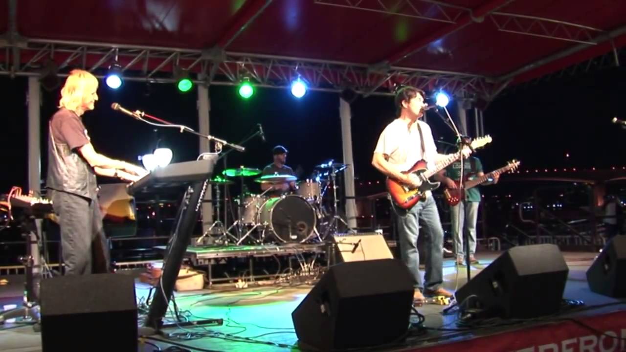 Brett Foster at The Jacksonville Landing - YouTube