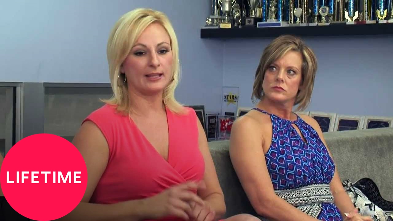 Dance Moms The Moms Take Melissa Betrays The Group To Suck Up To