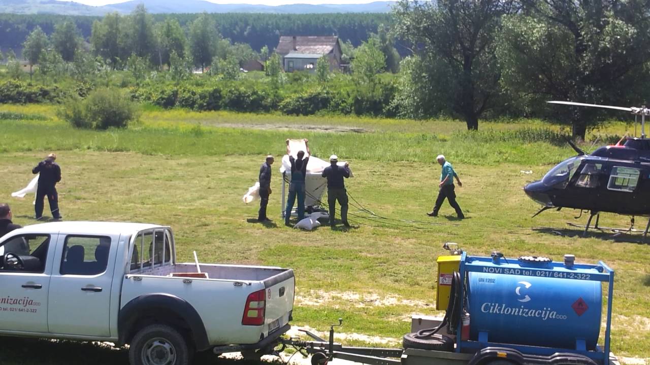 futog helikopter prasi komarce nasip vok vojvodina dunav - YouTube