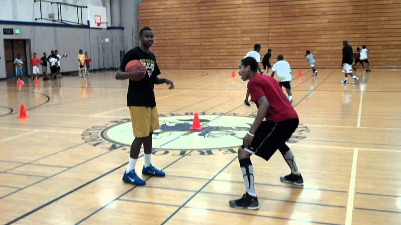 MIAH DAVIS BASKETBALL CAMP - Wayne Ayers vs Deonte Dixon - YouTube