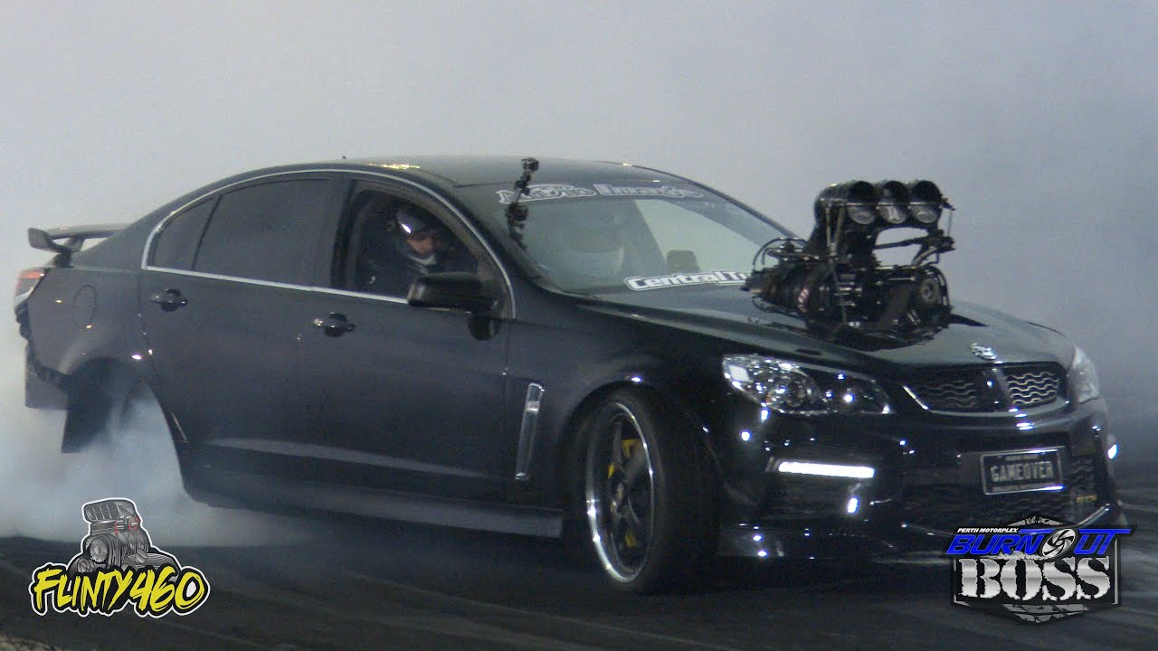 BLOWN 510ci VF COMMODORE "GAMEOVER" SCREAMS AT BURNOUT BOSS - YouTube