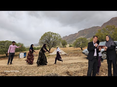 The family's youngest daughter meets her mother and Fatima