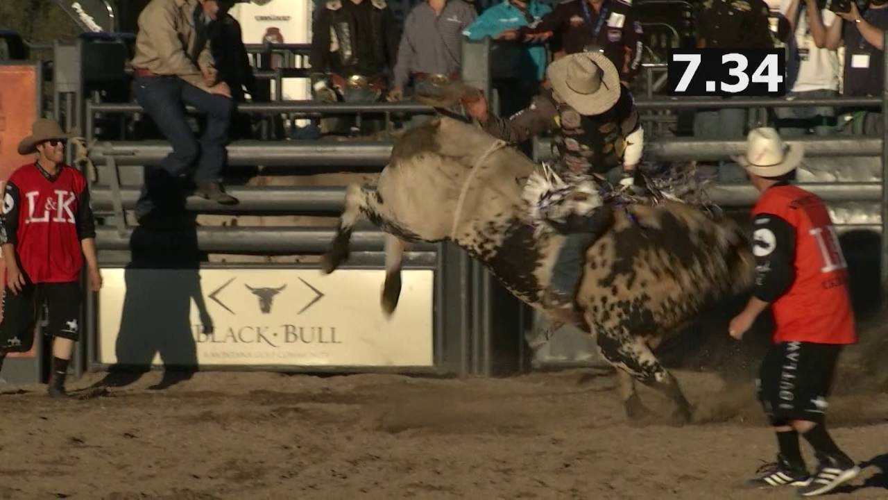 Luis Blanco rides Shepherd Hills Trapper for 89.5 points (PBR) - YouTube