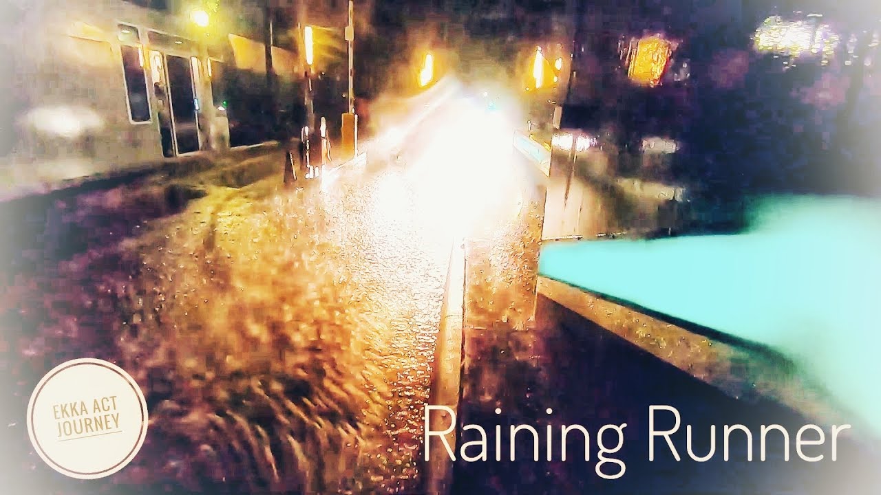 Running in the rain (ชุ่มฉ่ำไปด้วยสายฝน) City run funny - YouTube