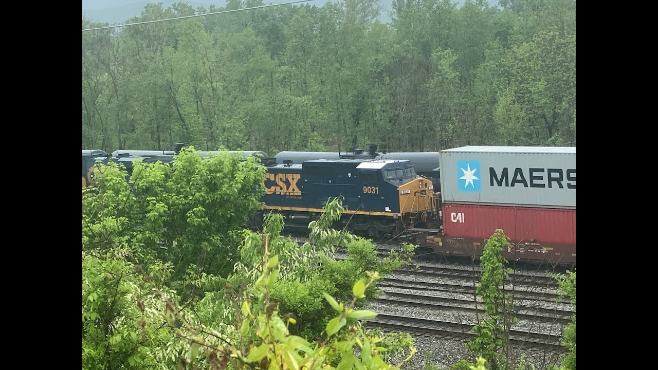 CSX YN3C Dash-9 trails on Lite M332-12 @ Cumberland - YouTube