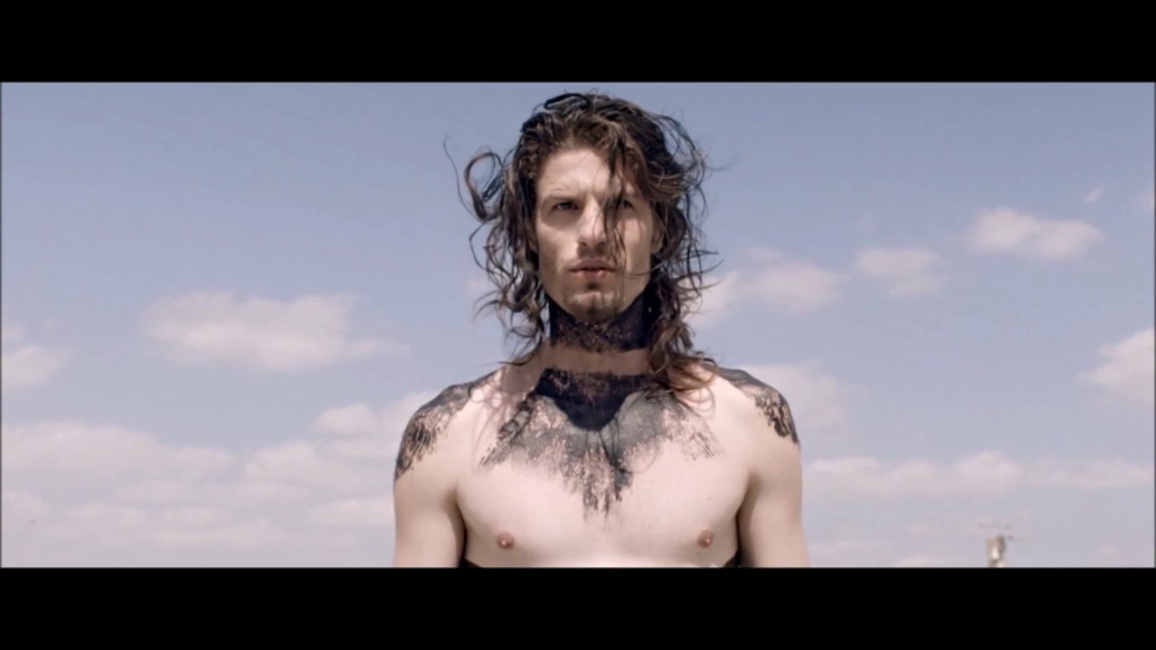 Drum & Bass ( Alex Tweaker ft. Oscar Michael - Moving Away ) - YouTube