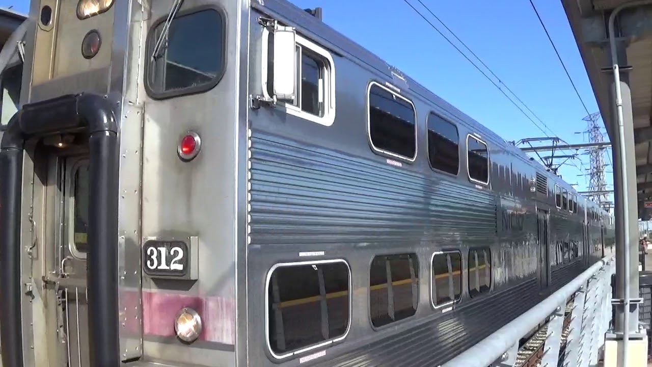 South Shore Line NICTD Bi-Levels Inbound Depart Hegewisch, Chicago IL ...