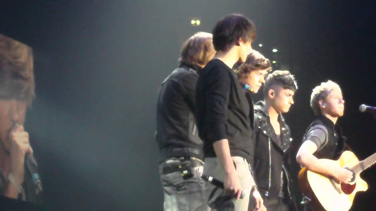 Grenade - One Direction - YouTube