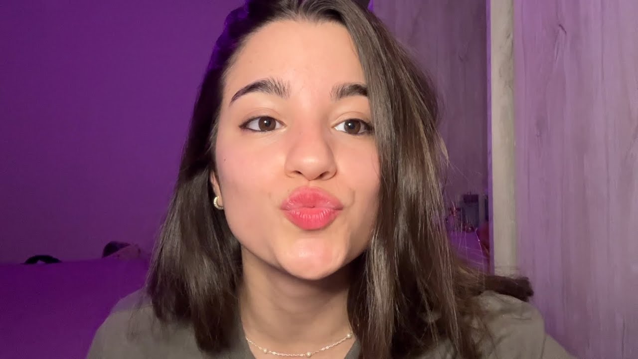 ASMR lip gloss application en soft spoken 💄 - YouTube