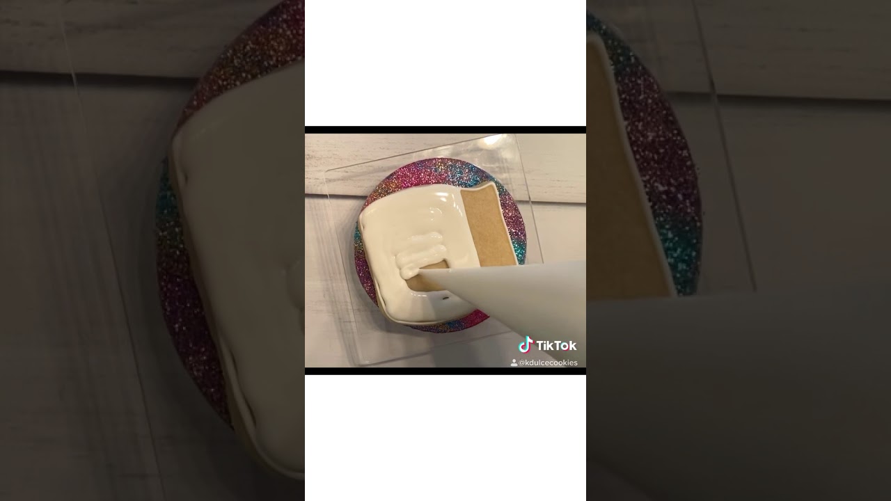 How to decorate a toilet paper cookie - YouTube