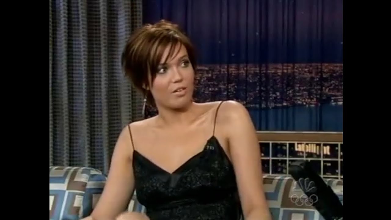 Mandy Moore on "Late Night with Conan O'Brien" - 5/28/04 - YouTube
