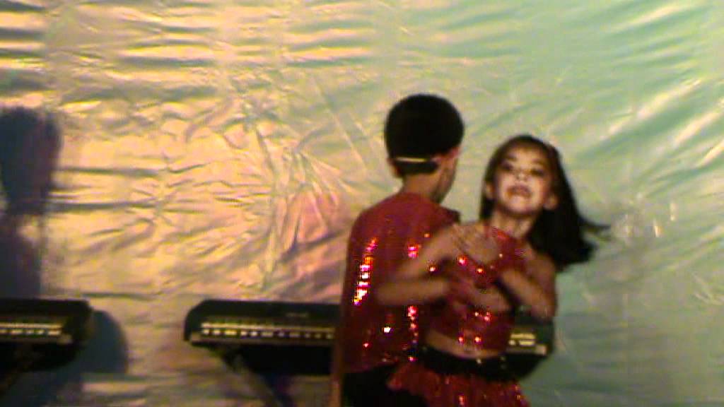 three idiots zoobi doobi best dance - YouTube