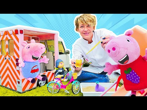 Peppa Pig oyuncakları. Oyuncak Peppa'nın gözüne kum kaçıyor Çocuklar için oyun