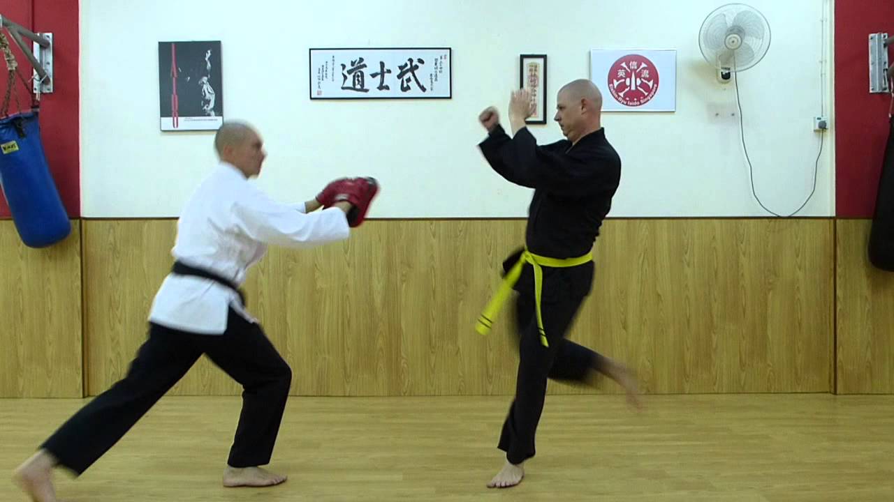 Zen Do Ka Karate & Kickboxing defense against a right hook - YouTube