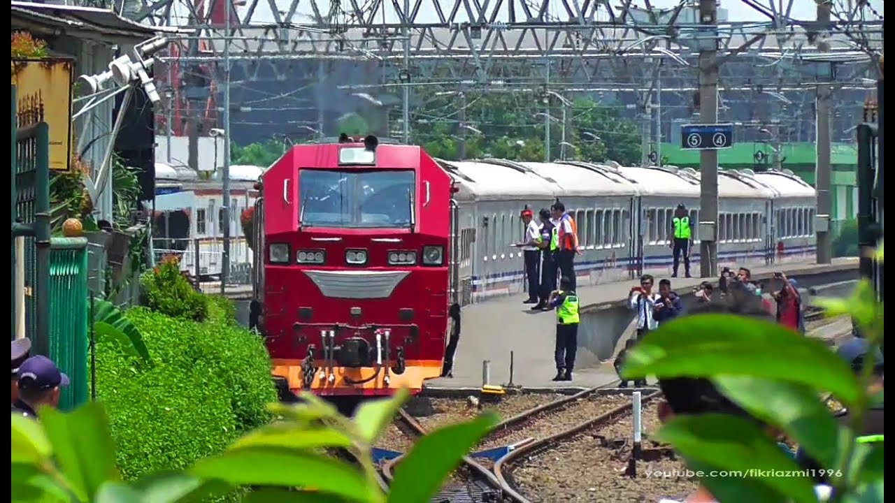 Pertama Kalinya CC 300 Lokomotif Karya Anak Bangsa PT INKA Menjajal ...