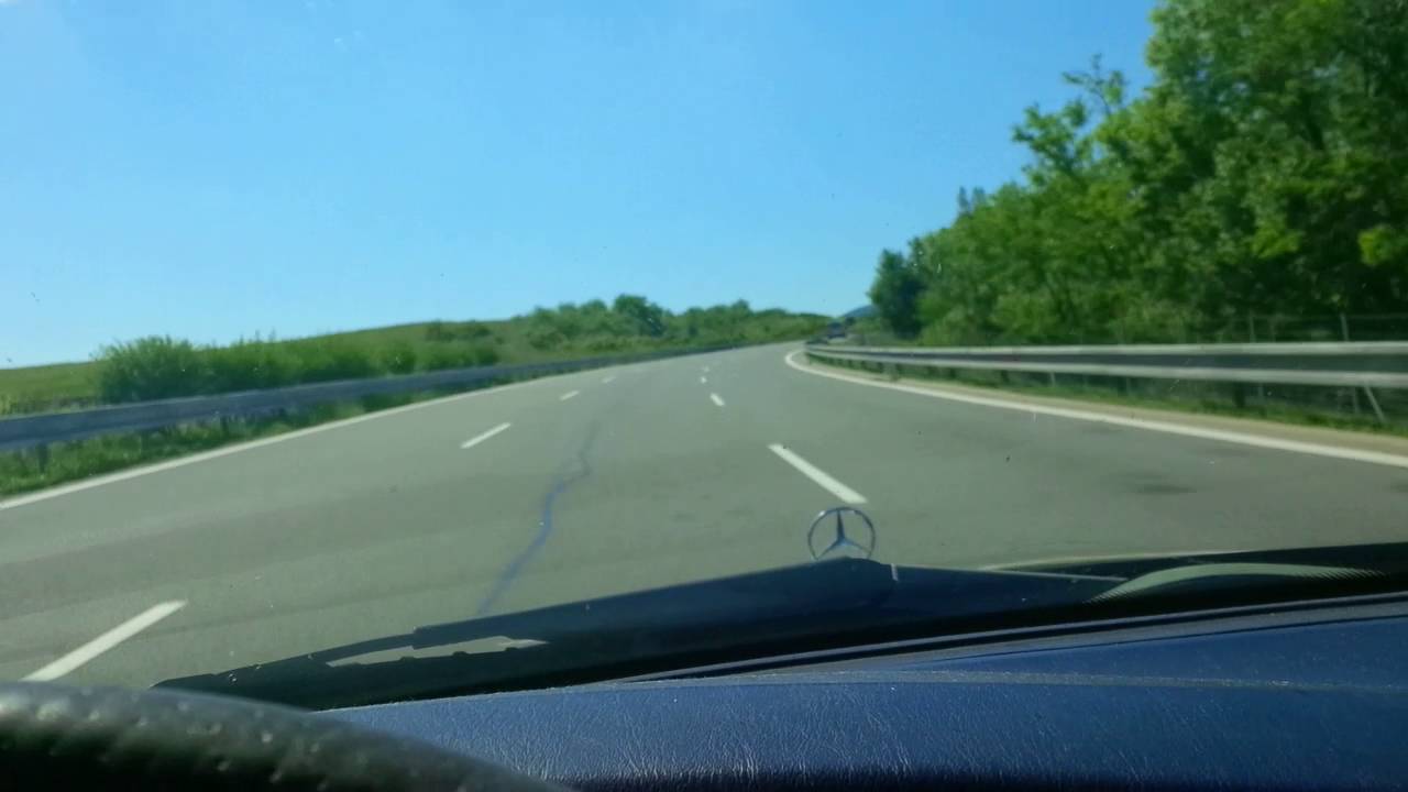 Mercedes-Benz 190D 2.5 uphill - YouTube