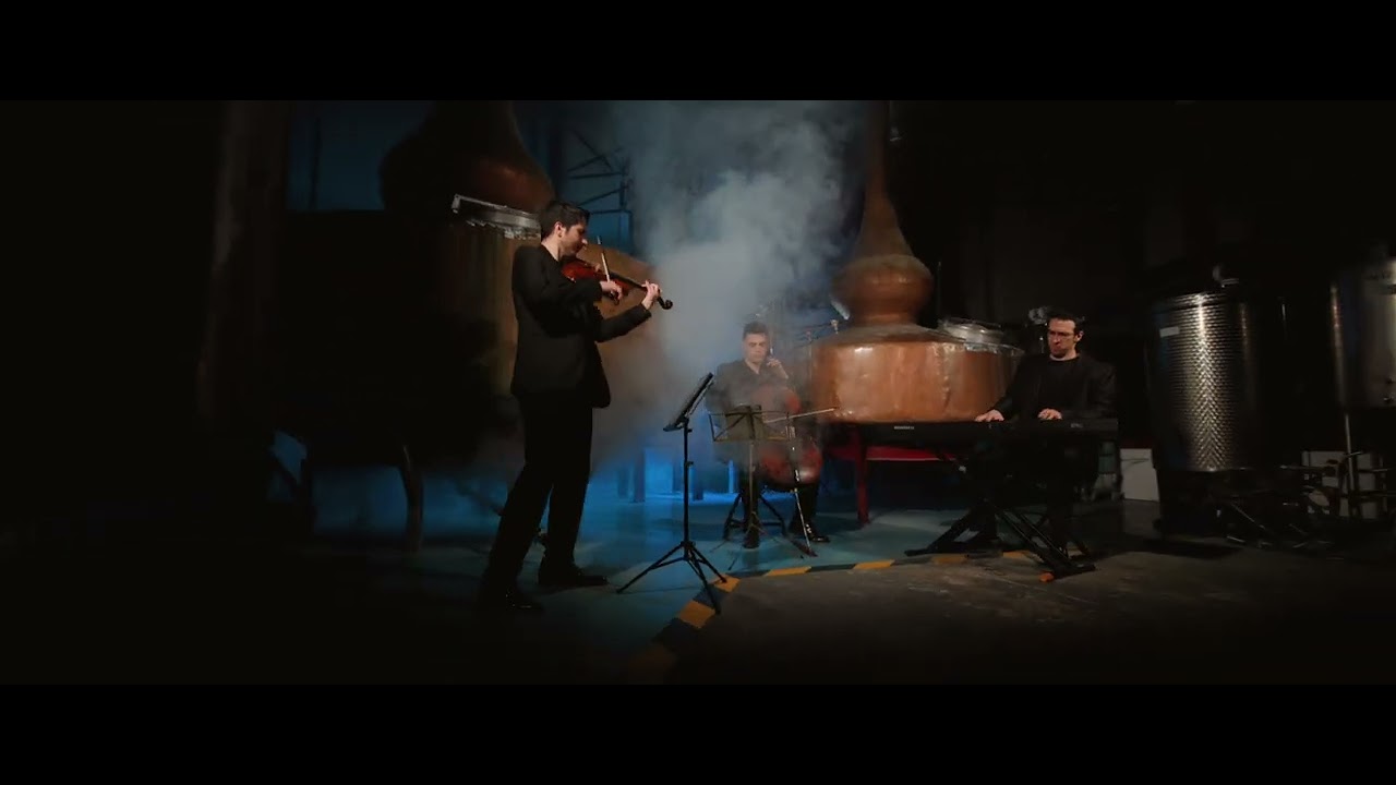 Trío Fígaro - I'm blue - YouTube