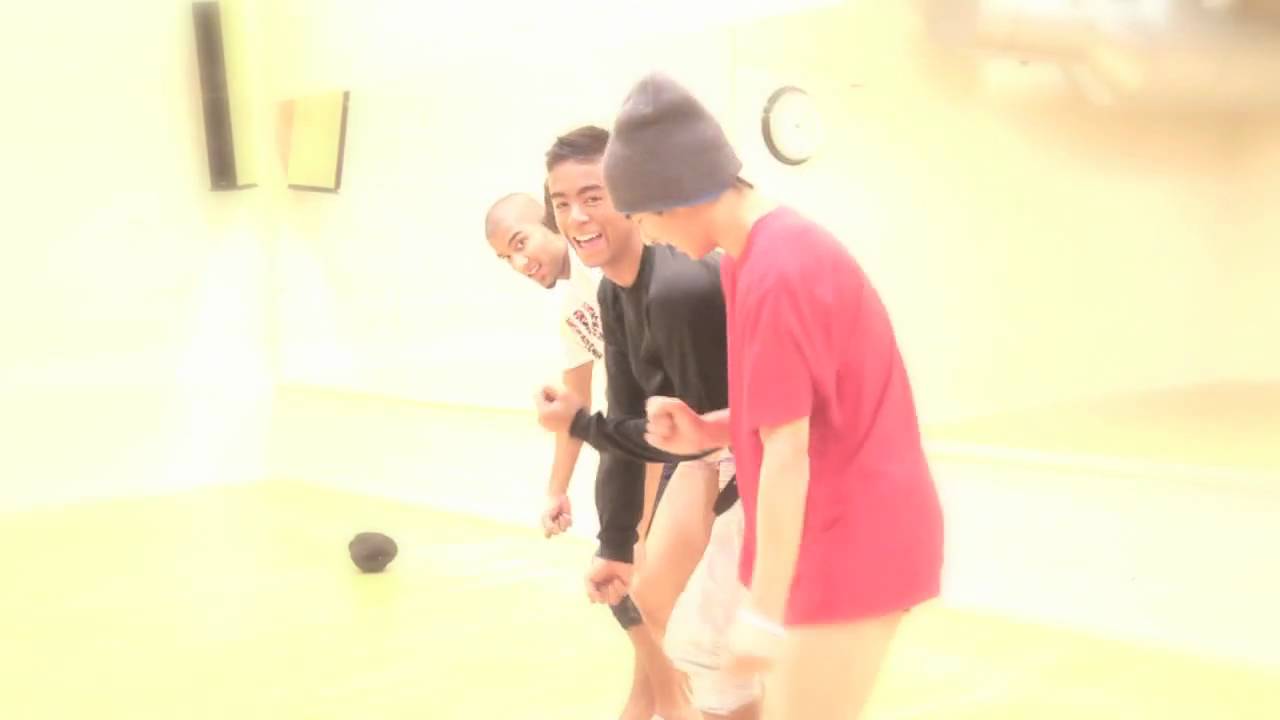 QUICK - Five beautiful boys dancing - YouTube