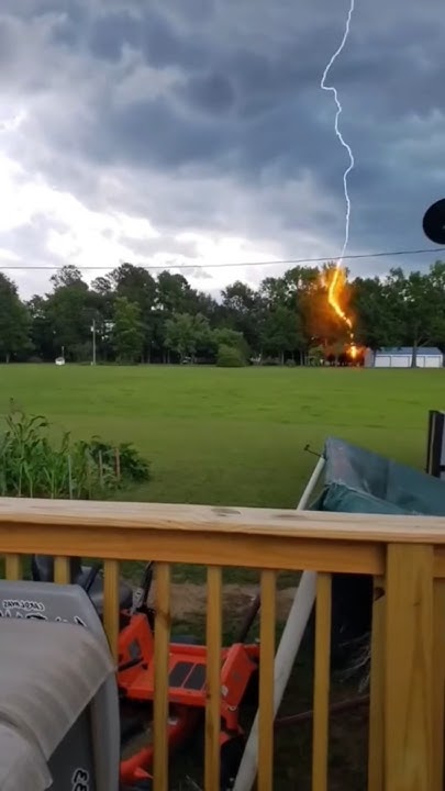 terrifying lightning strike - YouTube