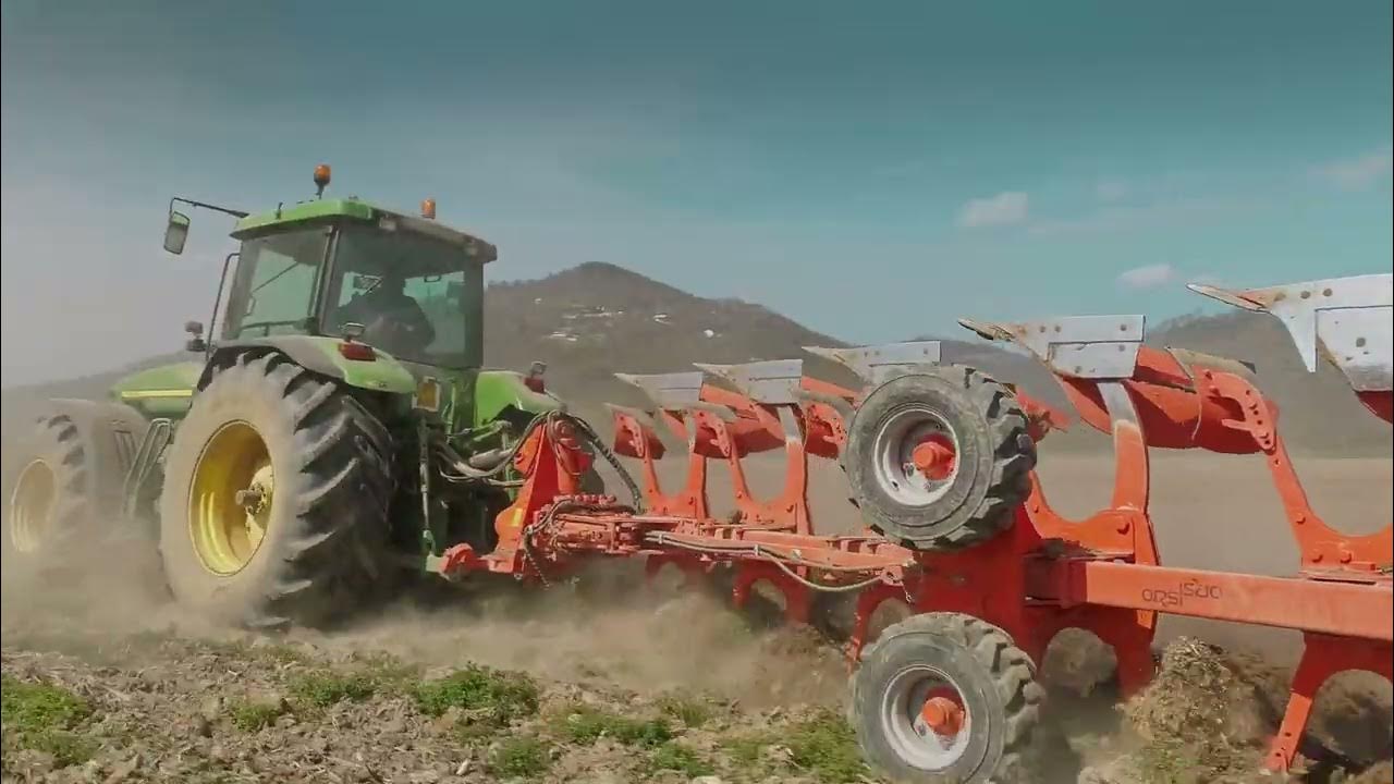 [Aratura] John Deere 8210 con pentavomere Orsi e John Deere 6215r quadrivomere Orsi - YouTube