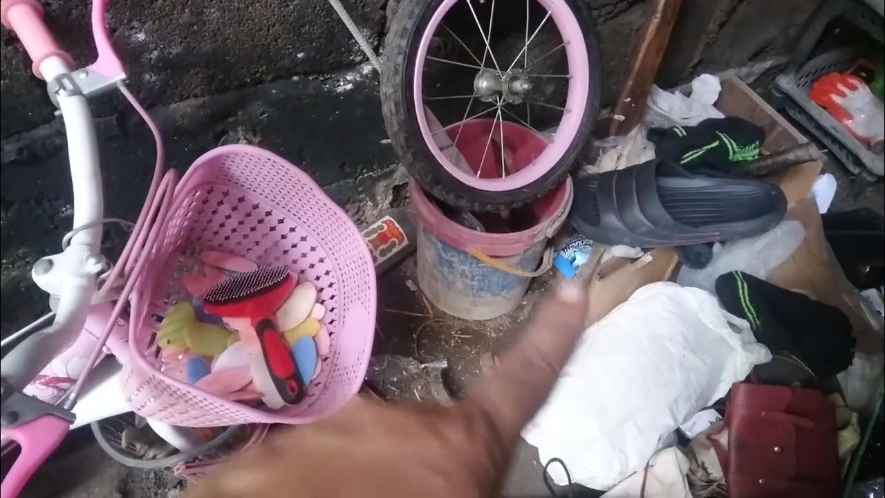 LINIS HABANG WALA PA SIYA - YouTube