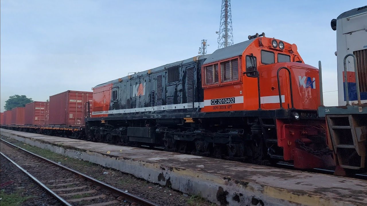 LOKOMOTIF MERAH! KA Ronggocargo double traksi CC 201 77 11 SDT + CC 201 ...