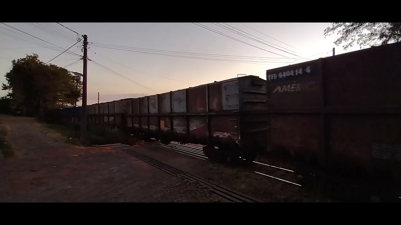 Duplex Cargueira Vazia da GT22 #4607 Rumo com Locotrol No Meio Da Carga - YouTube