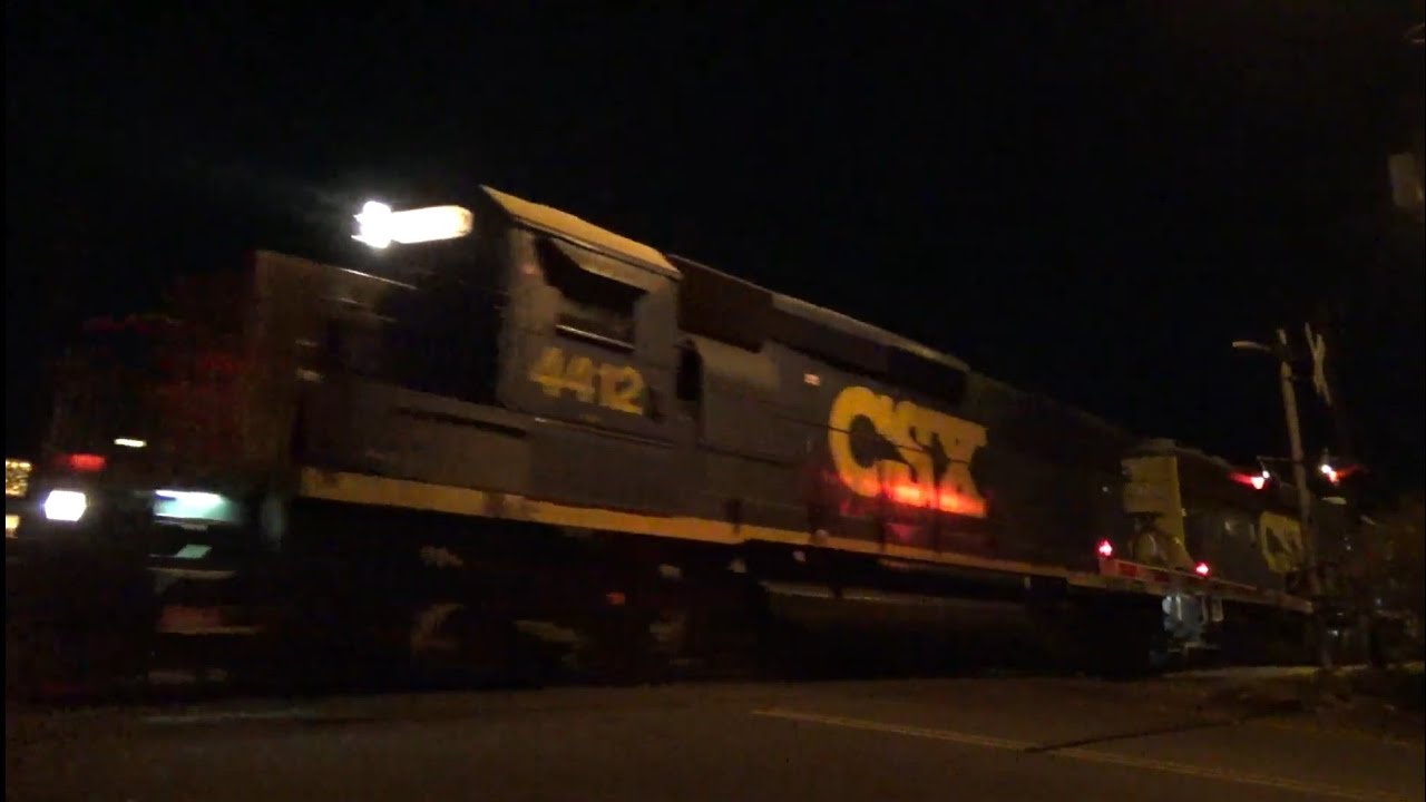 CSX EMD GP40-2 4412 Leads CSAO MI-61 Northbound 11/5/23 - YouTube