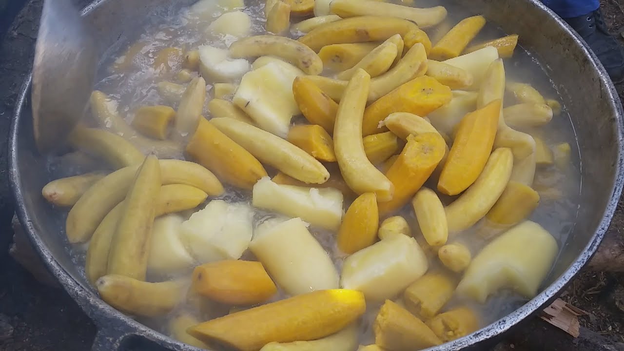 Víveres Con Pollo Guisado | Comida Dominicana - YouTube